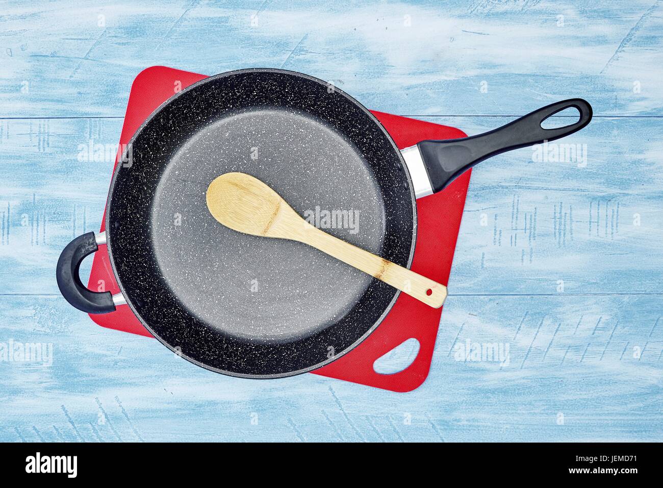 A studio photo of a frying pan Stock Photo - Alamy