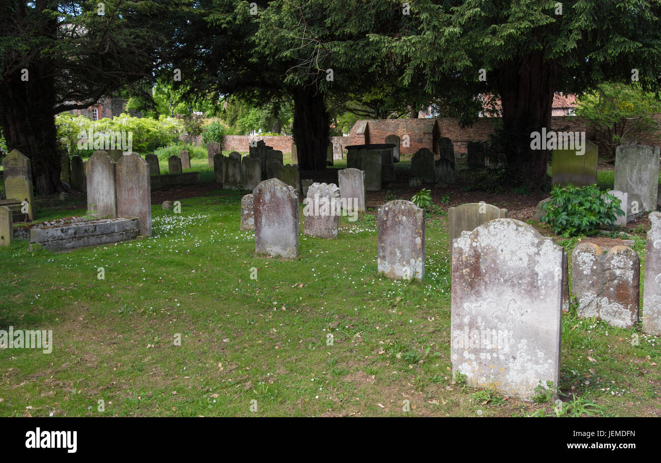 Cemetery graveyard churchyard monument hi-res stock photography and ...