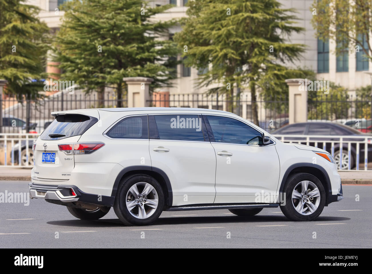 Toyota Highlander D4ST. Japan's biggest automaker by volume sold a ...