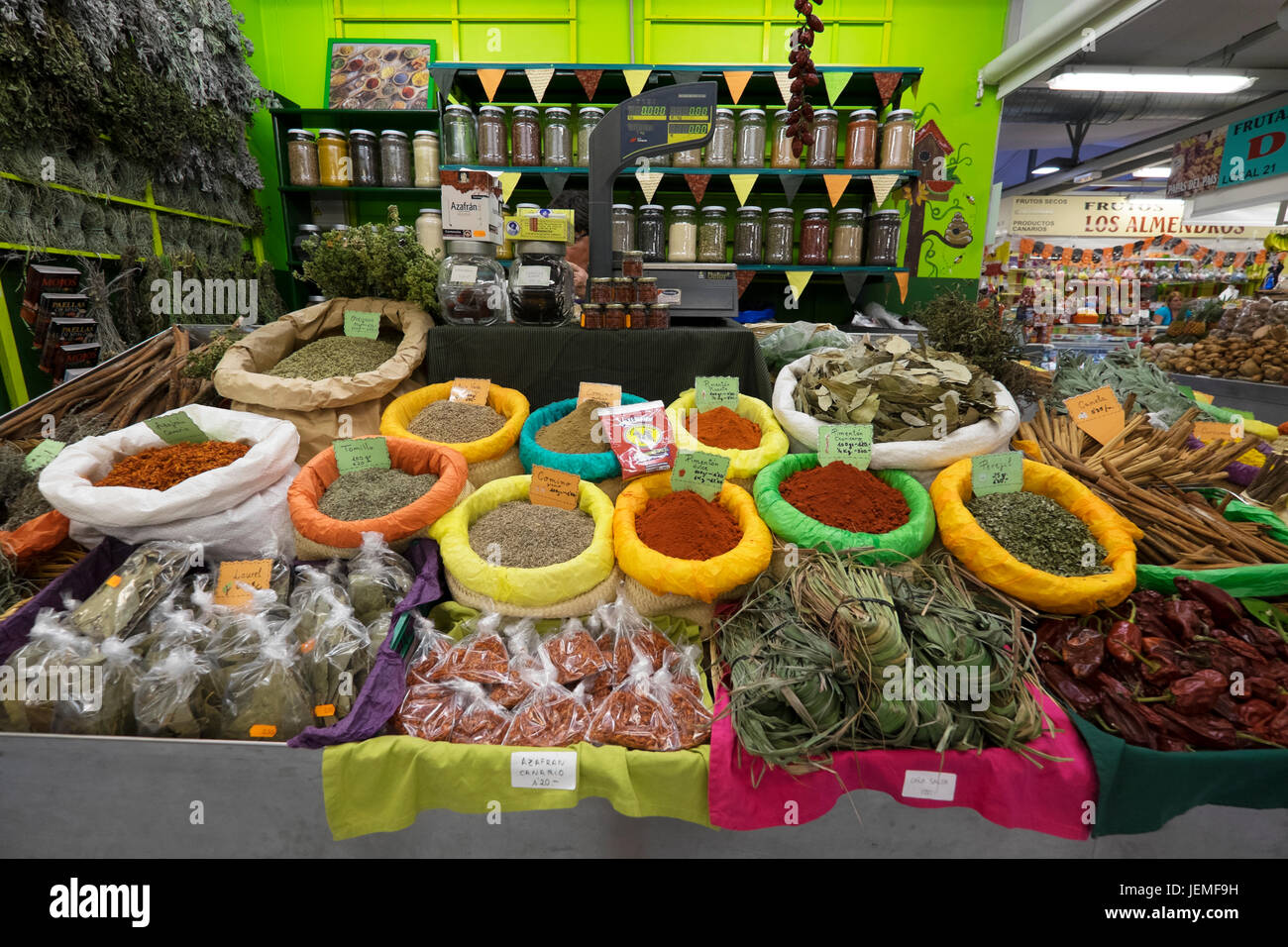 Spices on market stall Stock Photo - Alamy