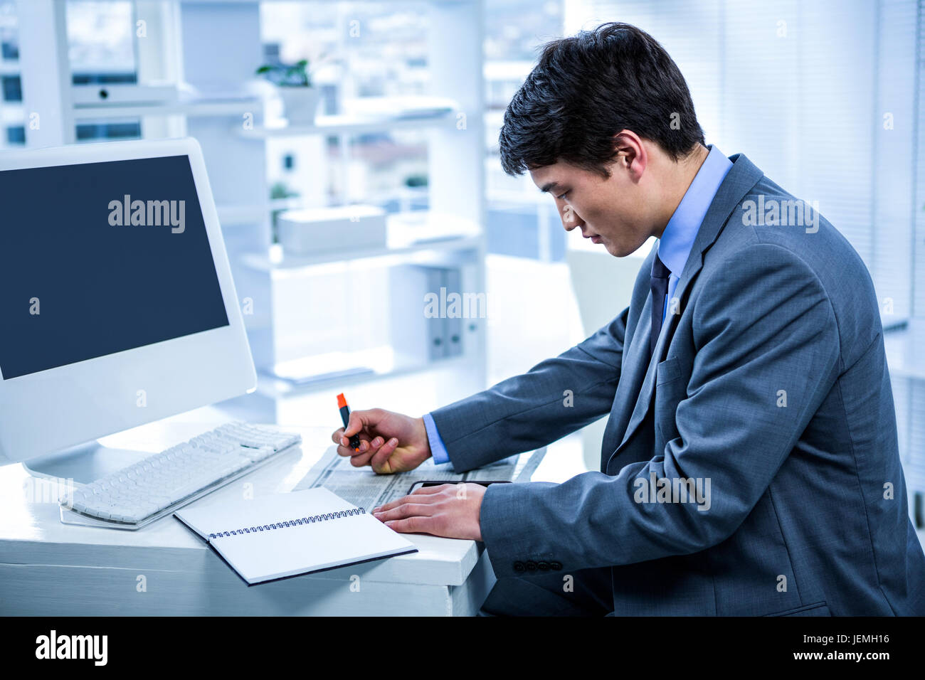 Highlighting documents hi-res stock photography and images - Alamy