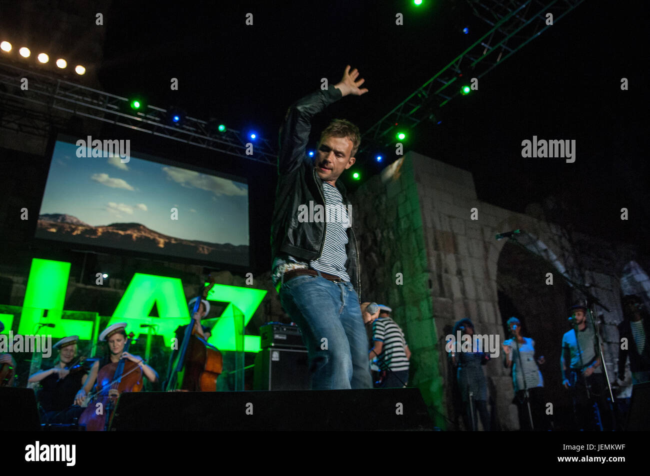 Gorillaz cartoon hi-res stock photography and images - Alamy