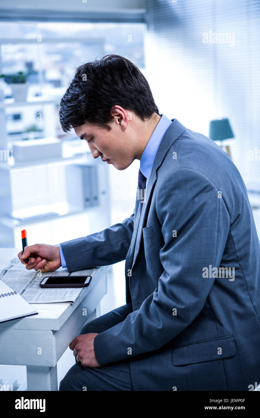 Highlighting documents hi-res stock photography and images - Alamy