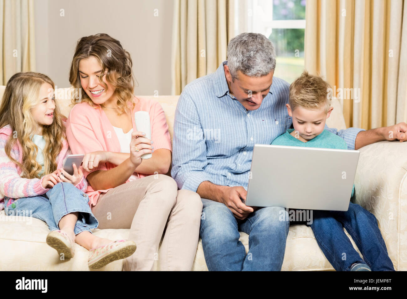 Family using tech hi-res stock photography and images - Alamy