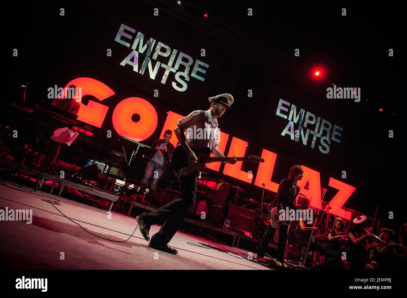 Gorillaz cartoon hi-res stock photography and images - Alamy