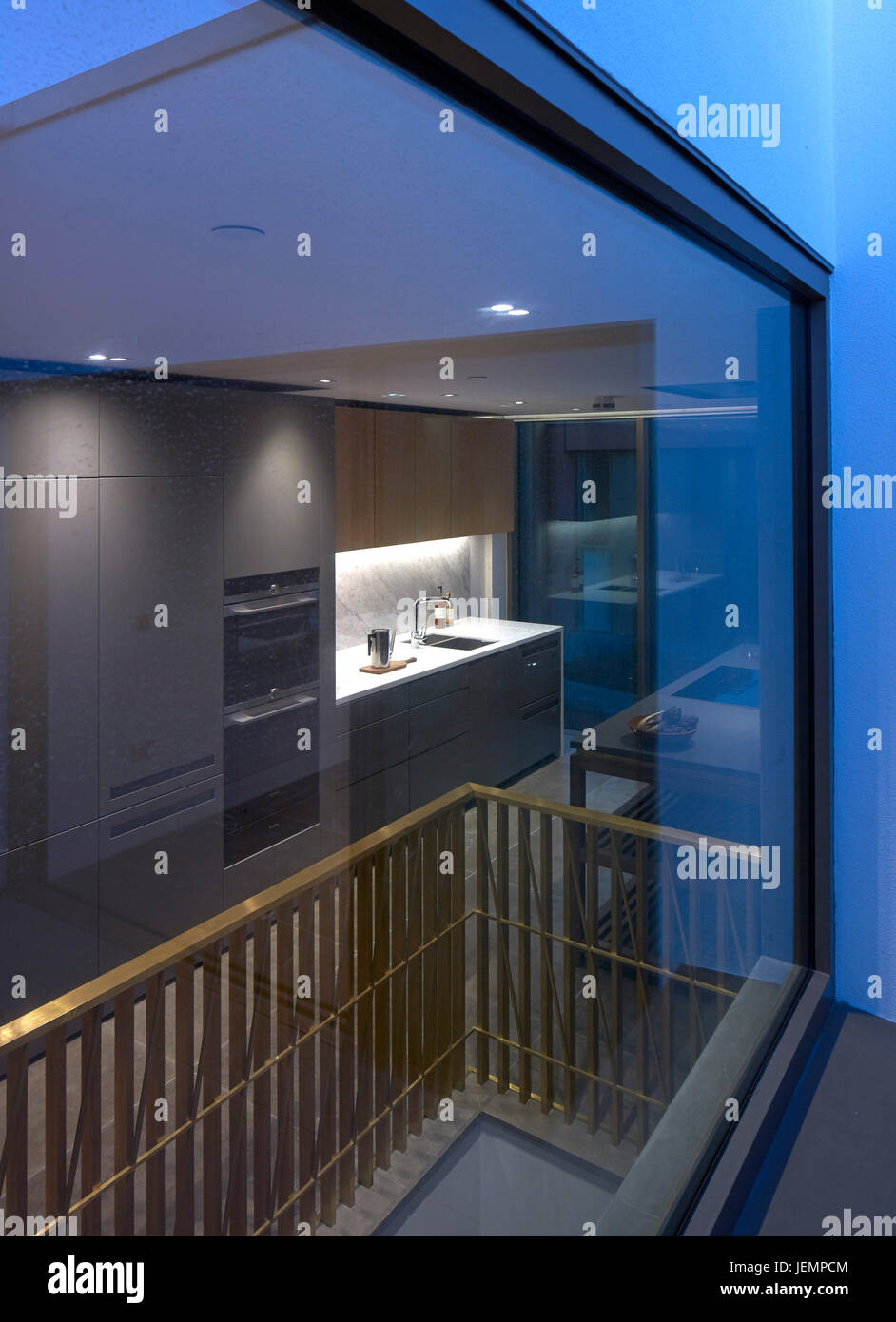 Kings cross tapestry hi-res stock photography and images - Alamy