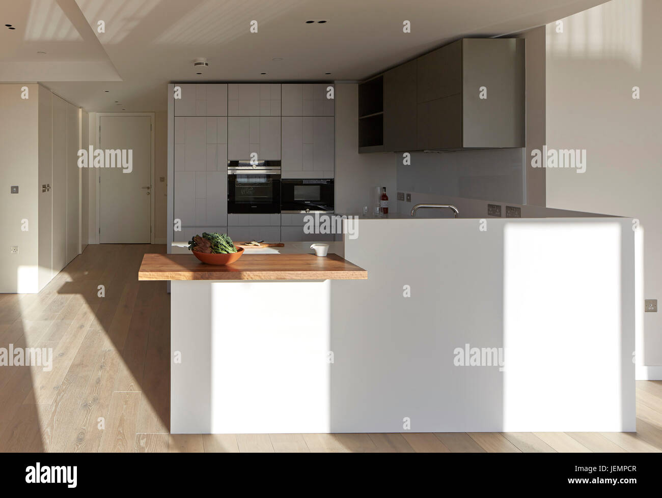 Bespoke kitchen hi-res stock photography and images - Alamy