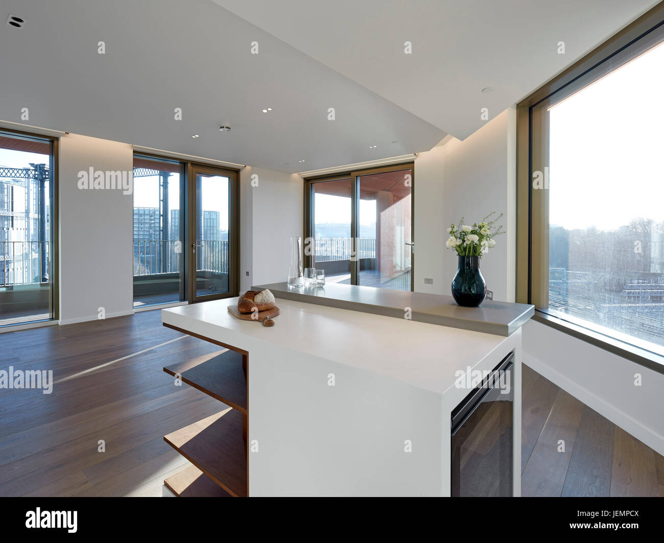 Bespoke kitchen hi-res stock photography and images - Alamy