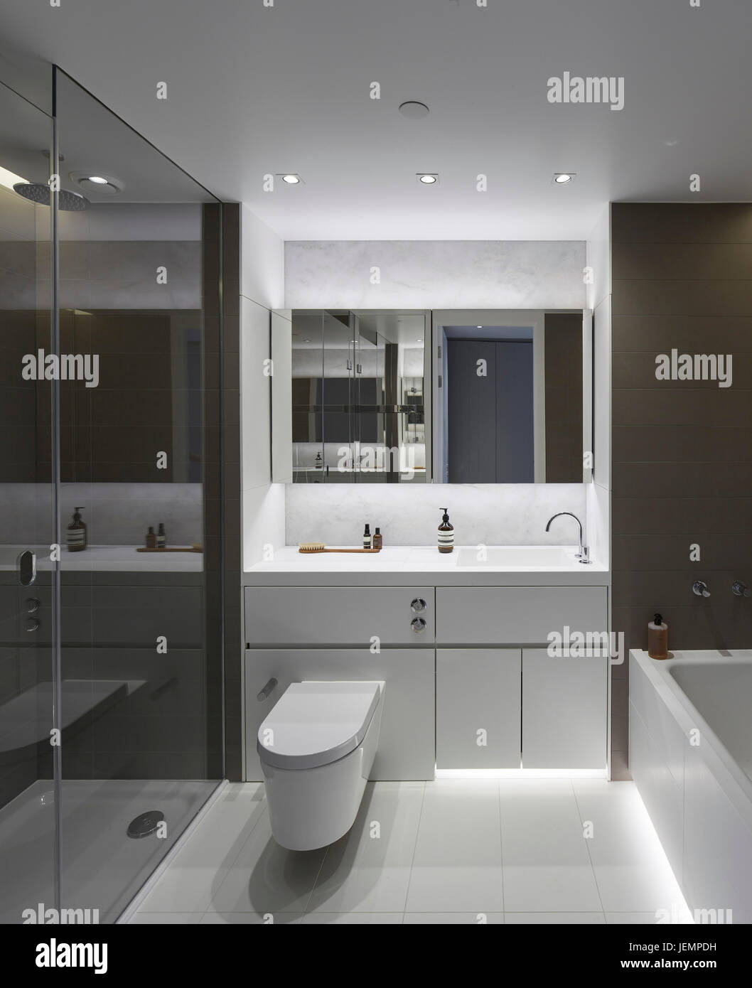 Kings cross tapestry hi-res stock photography and images - Alamy