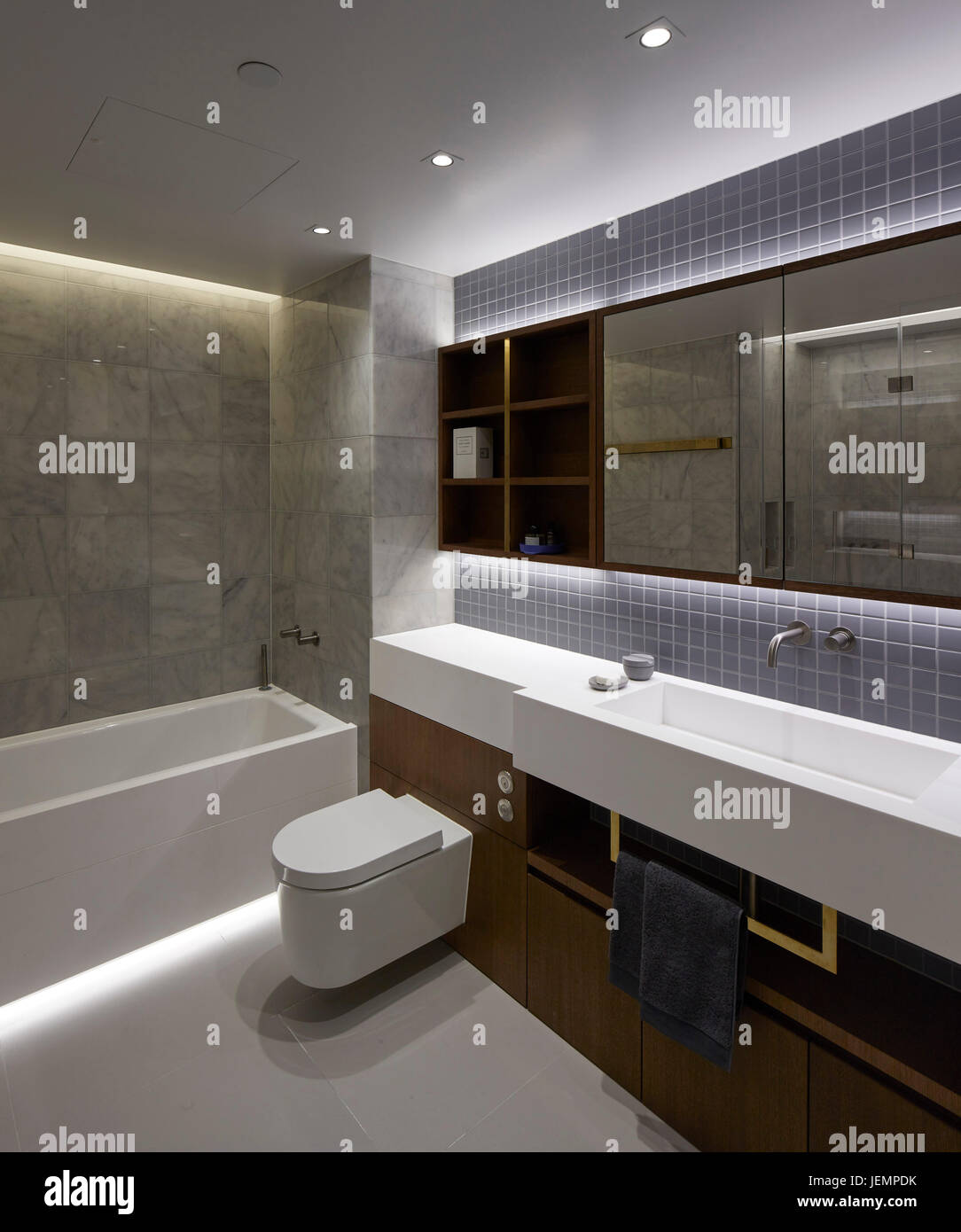 Kings cross tapestry hi-res stock photography and images - Alamy