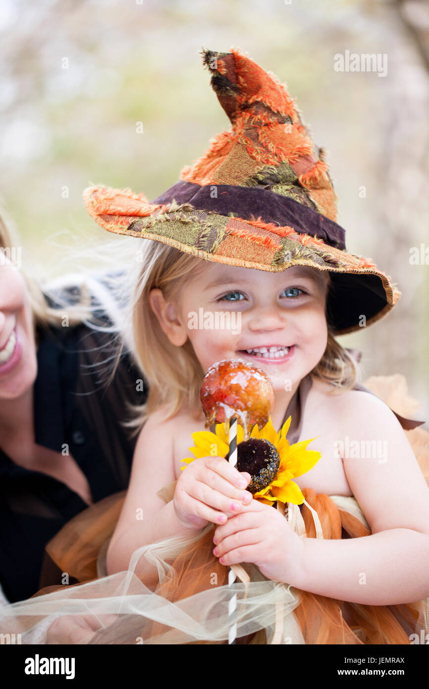 Girl wearing witch hat hi-res stock photography and images - Alamy