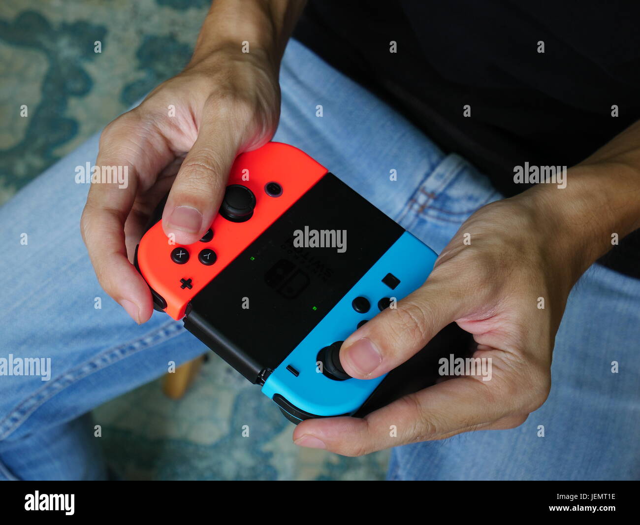 Nintendo switch controller hi-res stock photography and images - Alamy