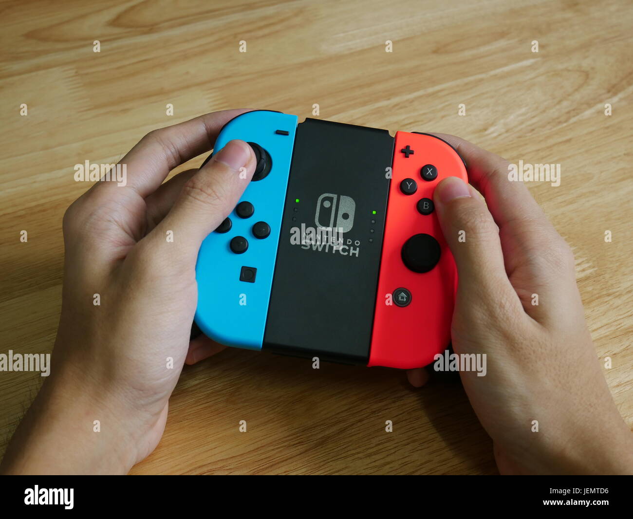 Nintendo switch controller hi-res stock photography and images - Alamy