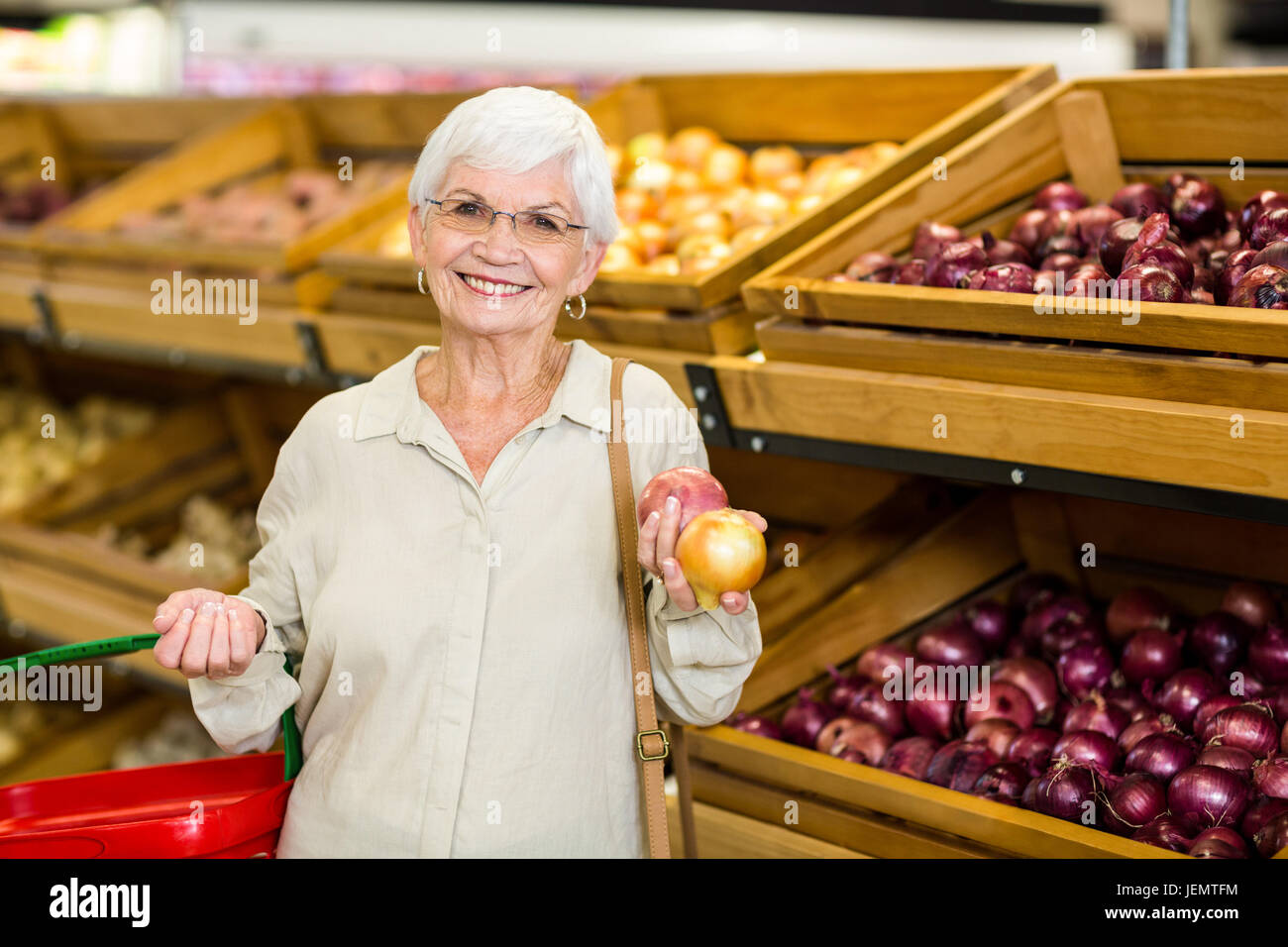 Senior woman out shopping hi-res stock photography and images - Alamy