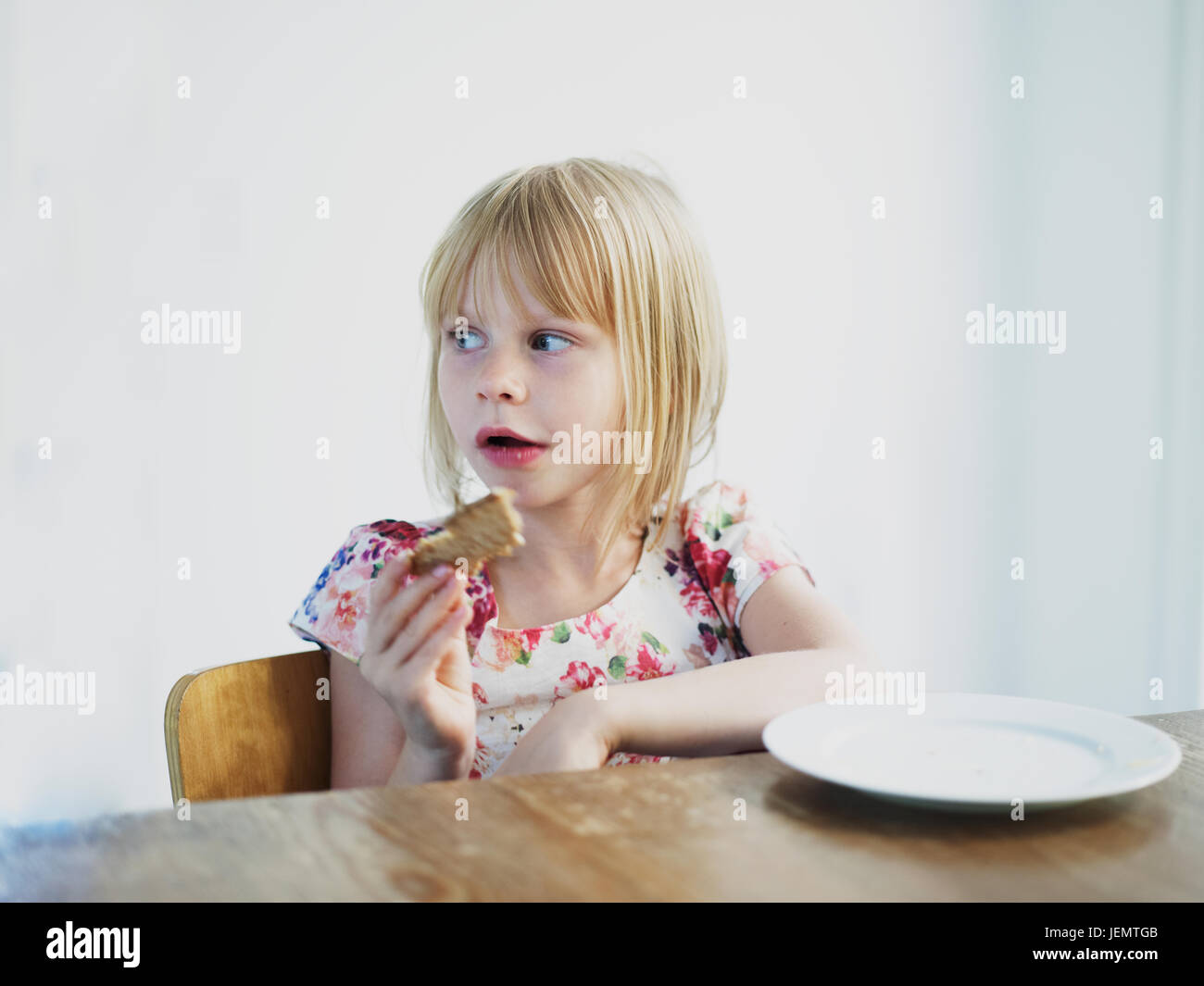 Girl eating sandwich Stock Photo - Alamy
