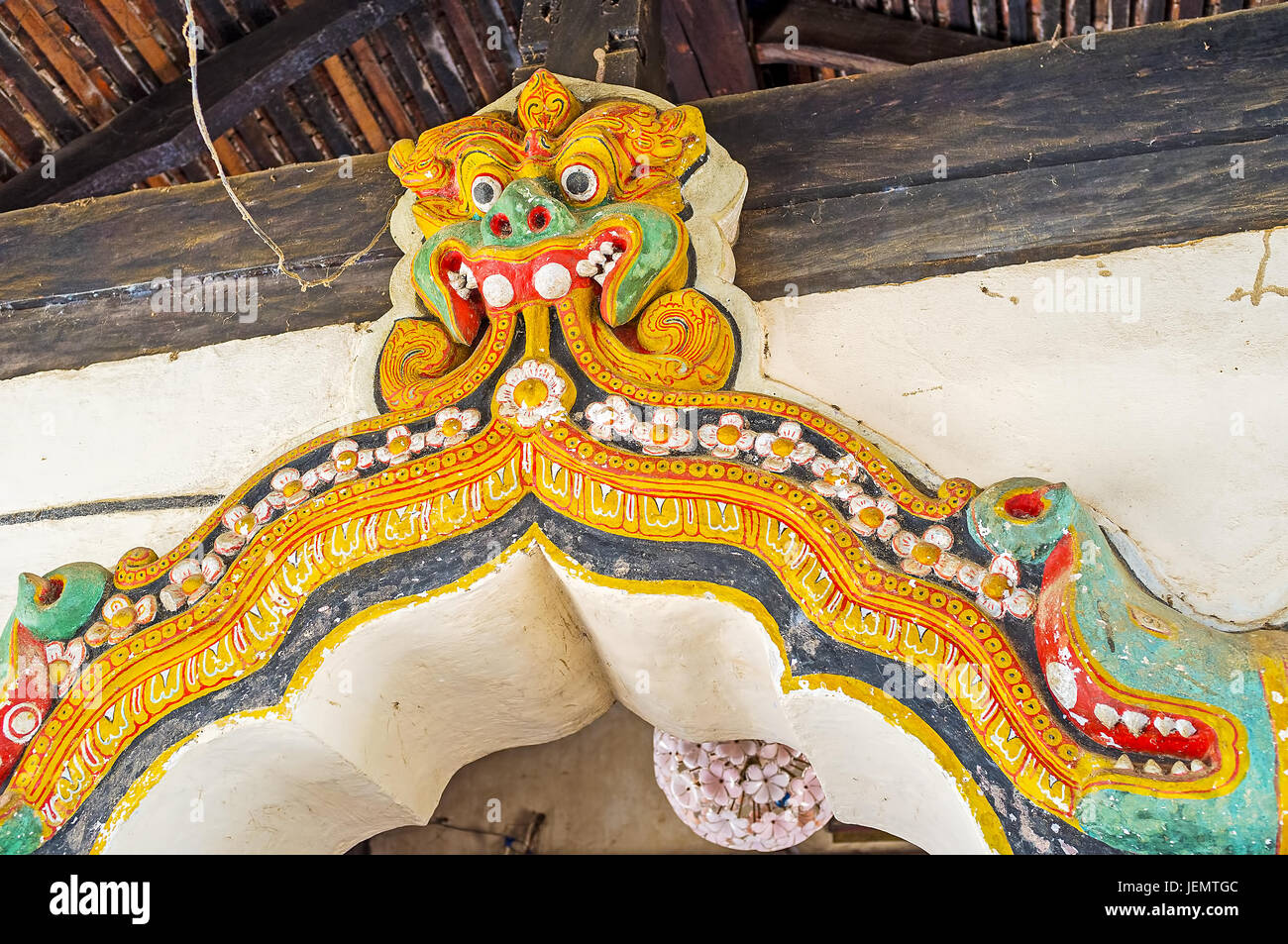 UDUNUWARA, SRI LANKA - NOVEMBER 29, 2016: The ancient Dragon's Arch ...