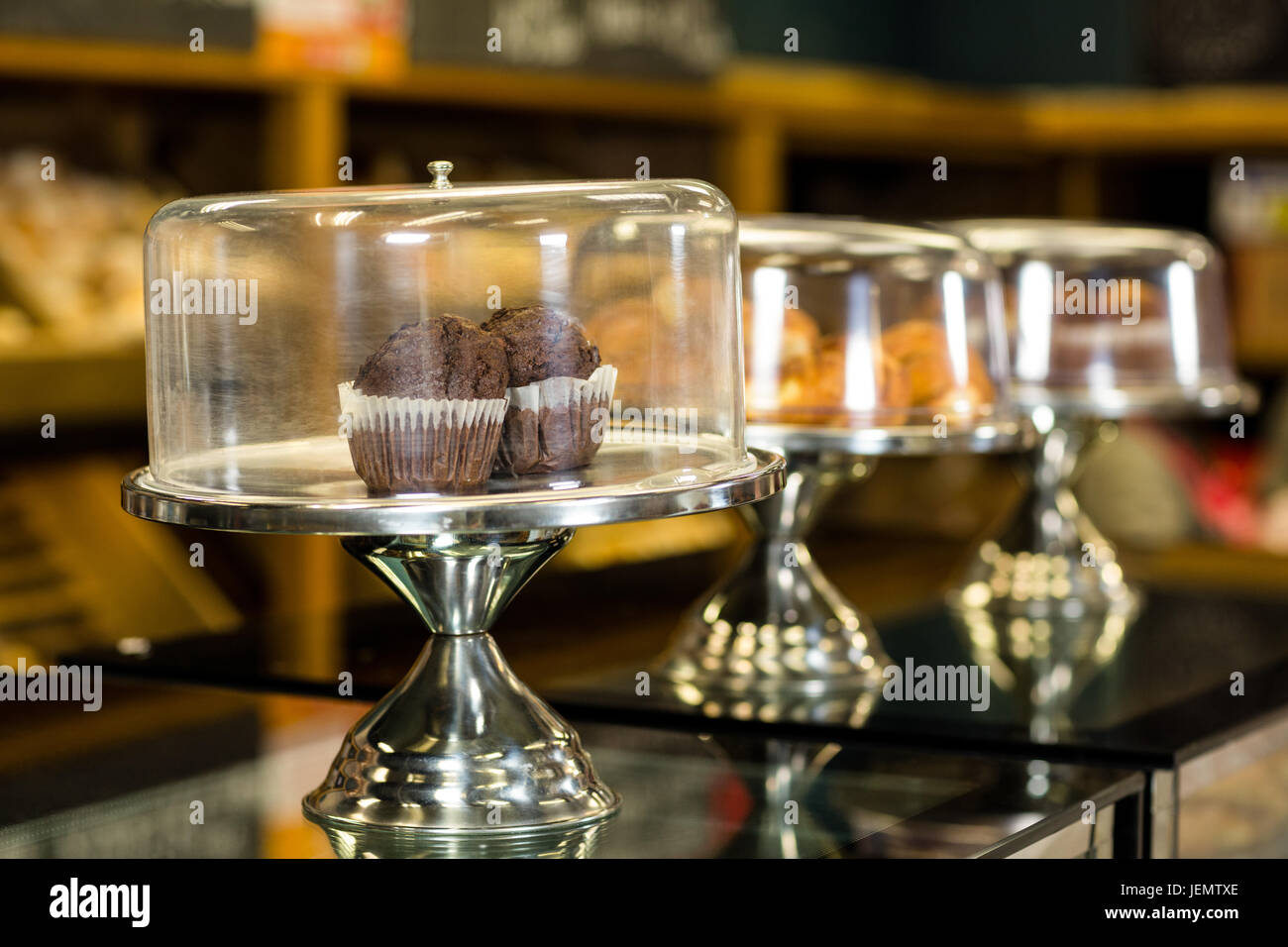 Muffins at the bakery store Stock Photo - Alamy