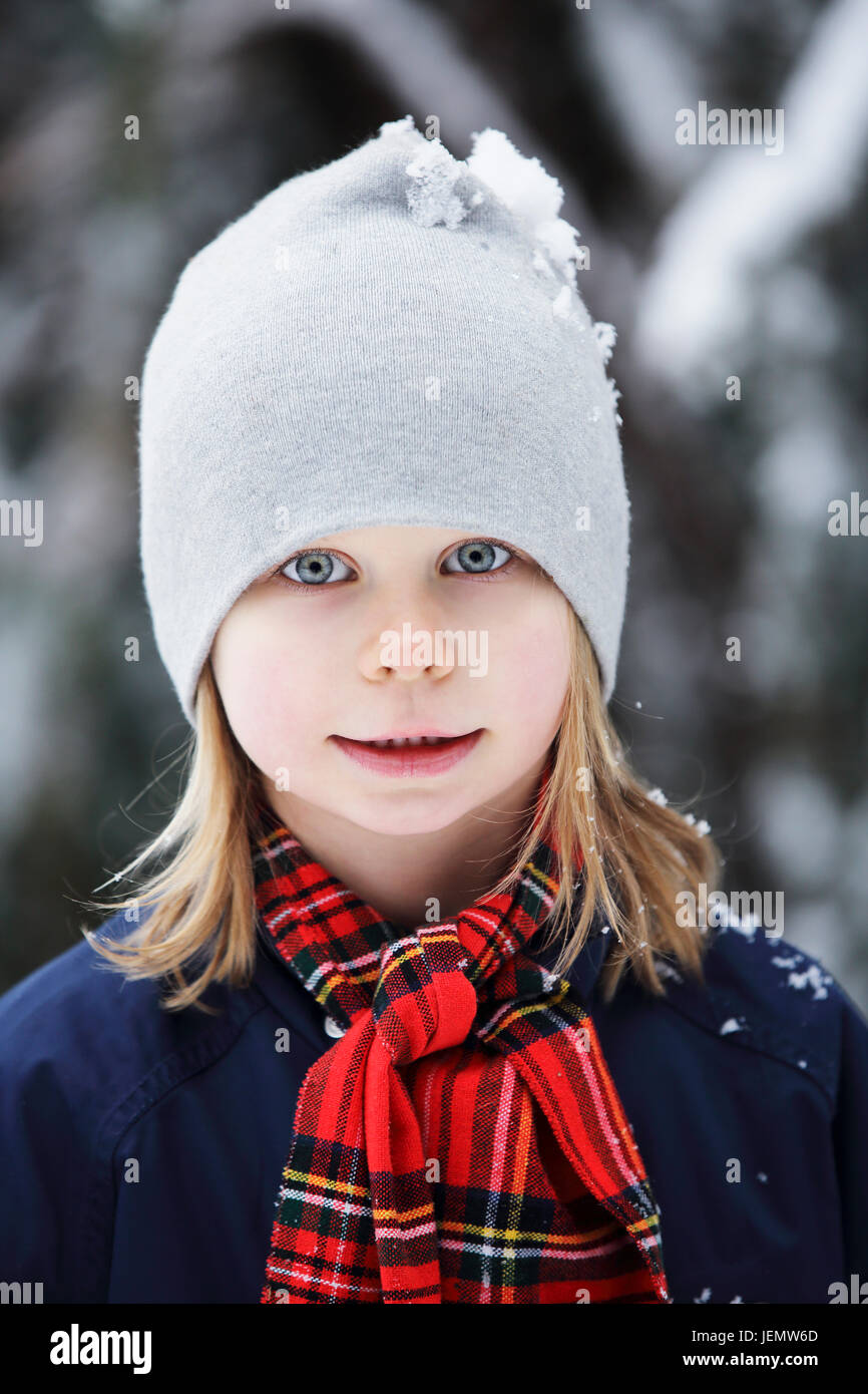 Girls muffler hi-res stock photography and images - Alamy