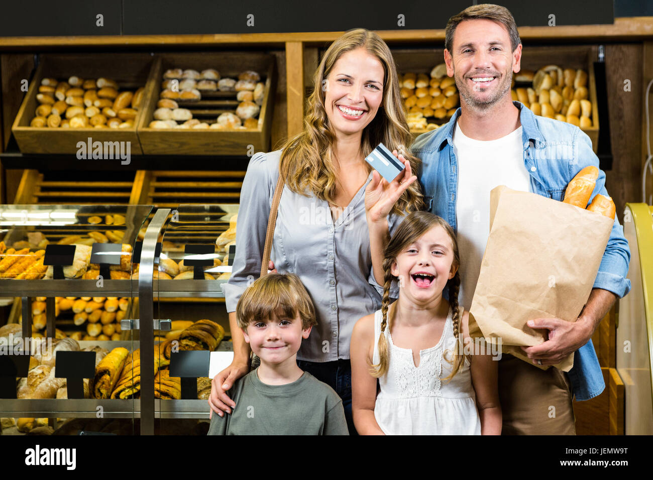 Portrait of family showing credit card Stock Photo - Alamy