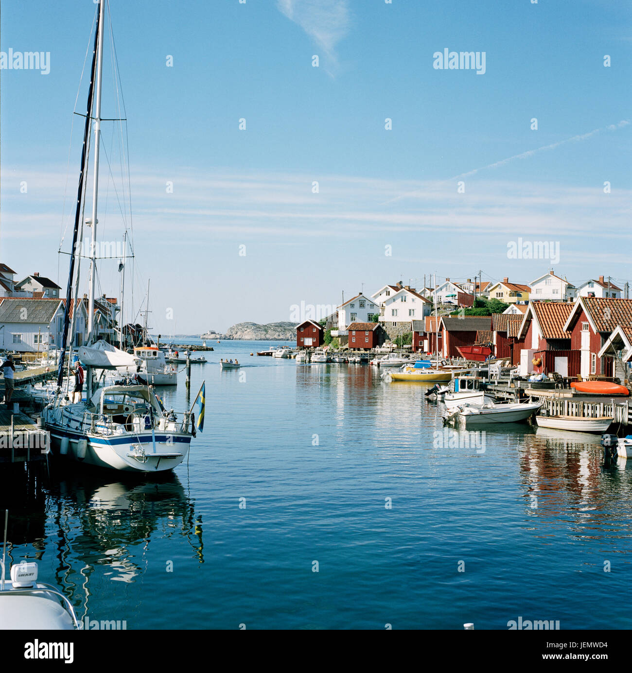 Houses on the island of gullholmen hi-res stock photography and images ...