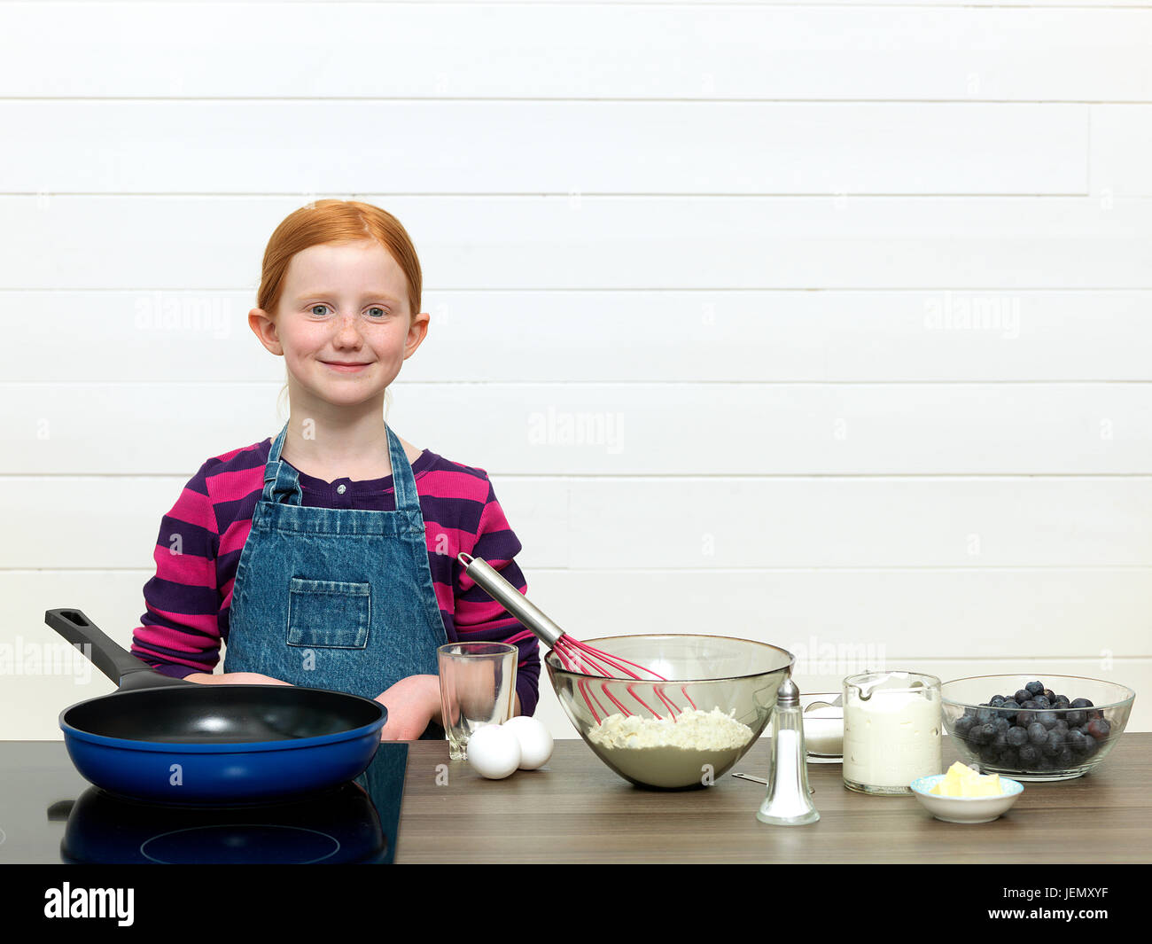 Frying pan girls hi-res stock photography and images - Alamy