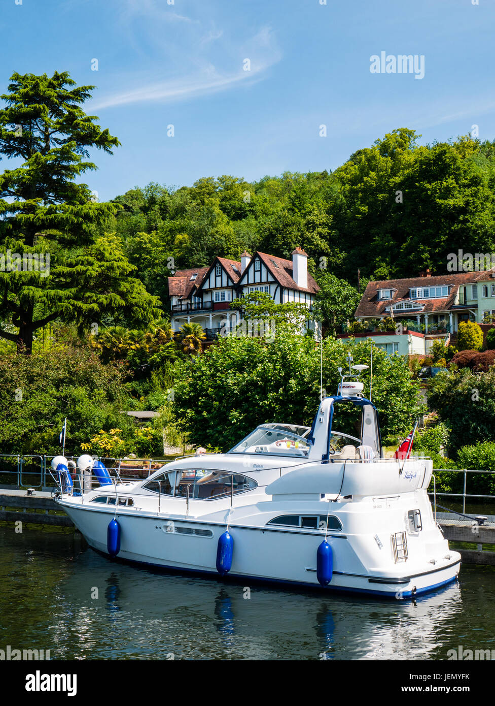 Expensive power motorboats hi-res stock photography and images - Alamy