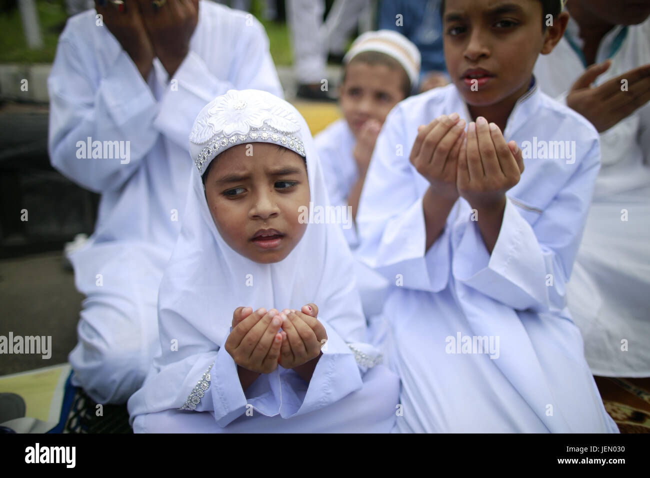 Dhaka, Bangladesh. 26th June, 2017. Muslims children attend Eid al-Fitr ...