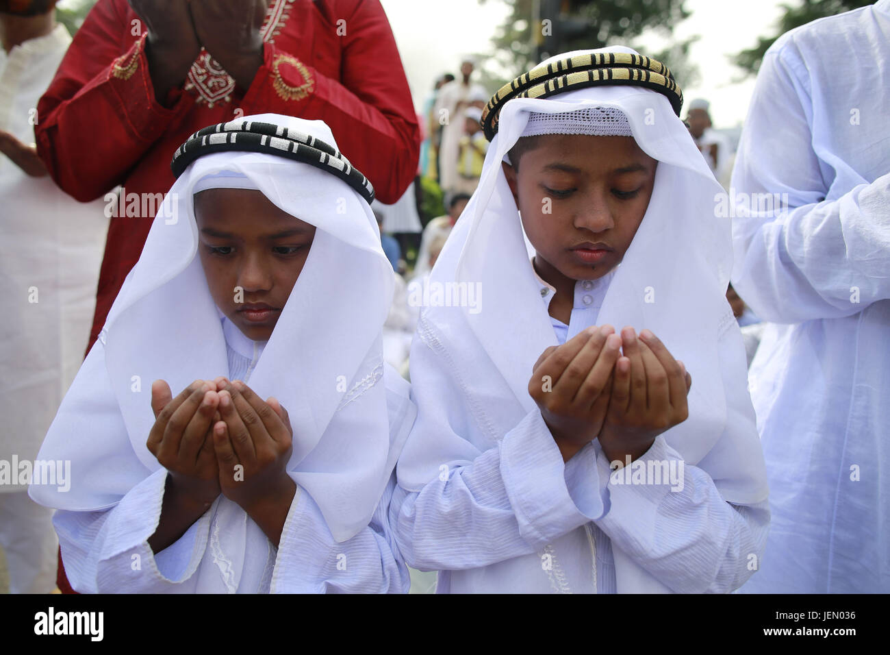 Dhaka, Bangladesh. 26th June, 2017. Muslims children attend Eid al-Fitr ...