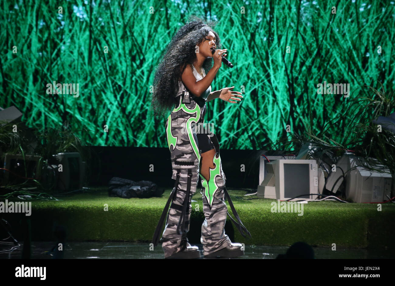 LOS ANGELES, CA - JUNE 25: SZA at BET Awards 17 Show at the Microsoft ...