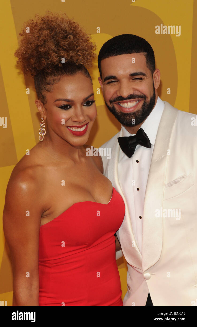 NEW YORK, NY - June 26: Rosalyn Gold-Onwude, Drake attends the 2017 NBA ...