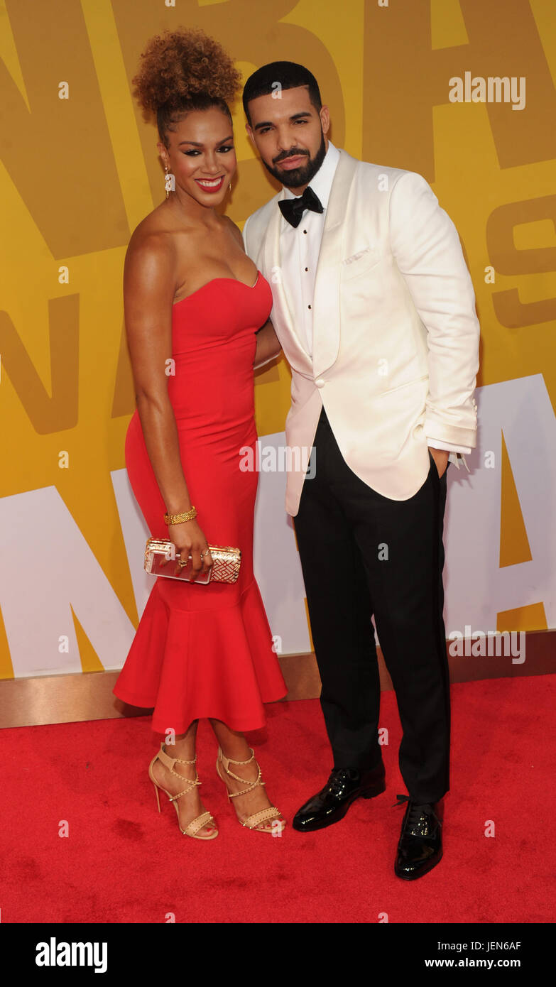 NEW YORK, NY - June 26: Rosalyn Gold-Onwude, Drake attends the 2017 NBA ...