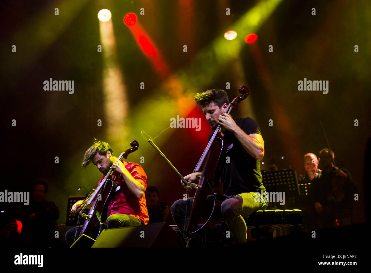 2cellos hi-res stock photography and images - Alamy