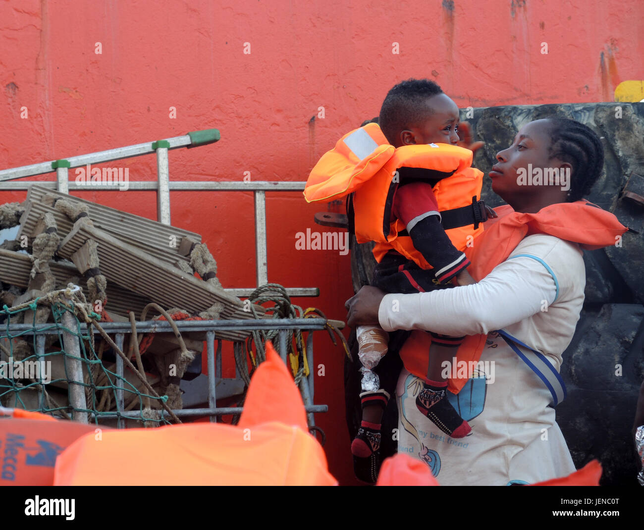 Doctors without borders charity hi-res stock photography and images - Alamy
