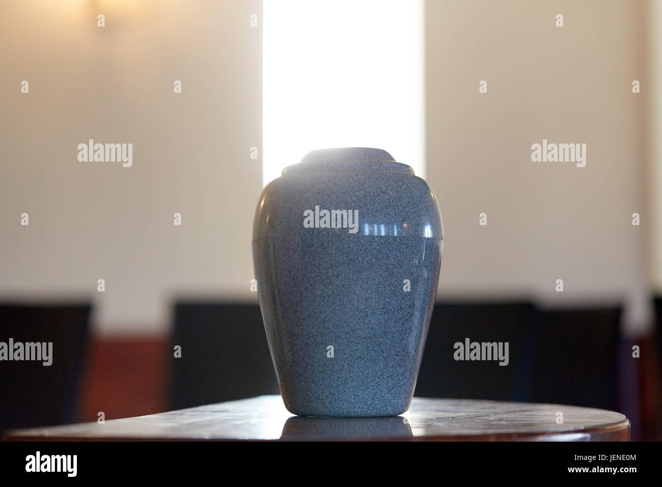 cremation urn on table in church Stock Photo - Alamy