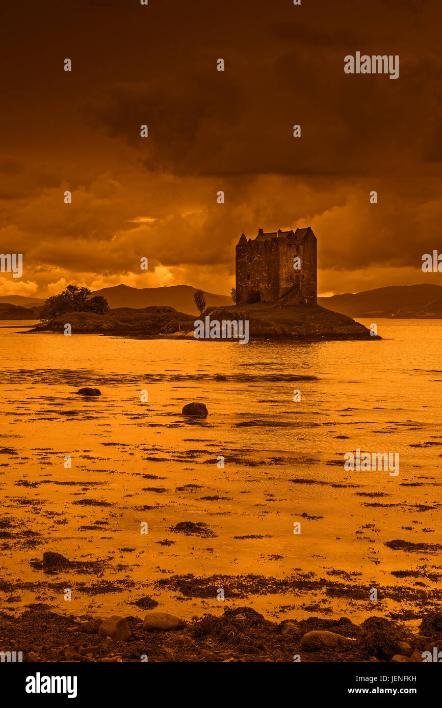 Castle Stalker at sunset, medieval four-story tower house / keep in ...