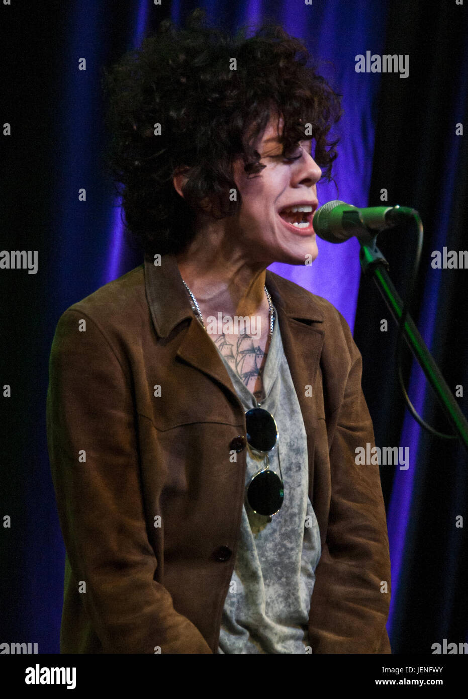 Singer lp hi-res stock photography and images - Alamy