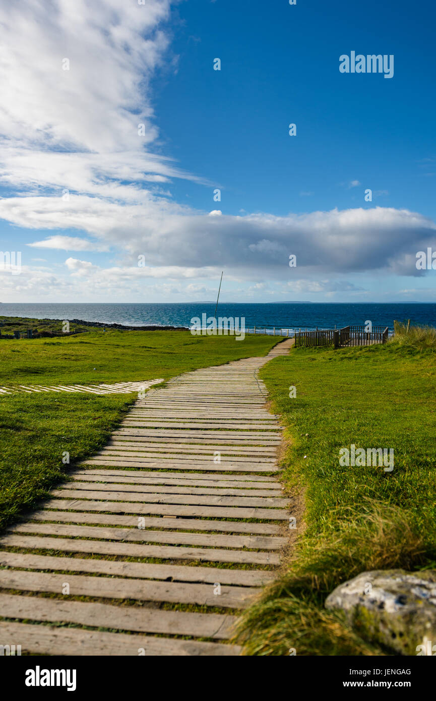 Pathway towards the beach at Fanore, Co. Clare Stock Photo - Alamy