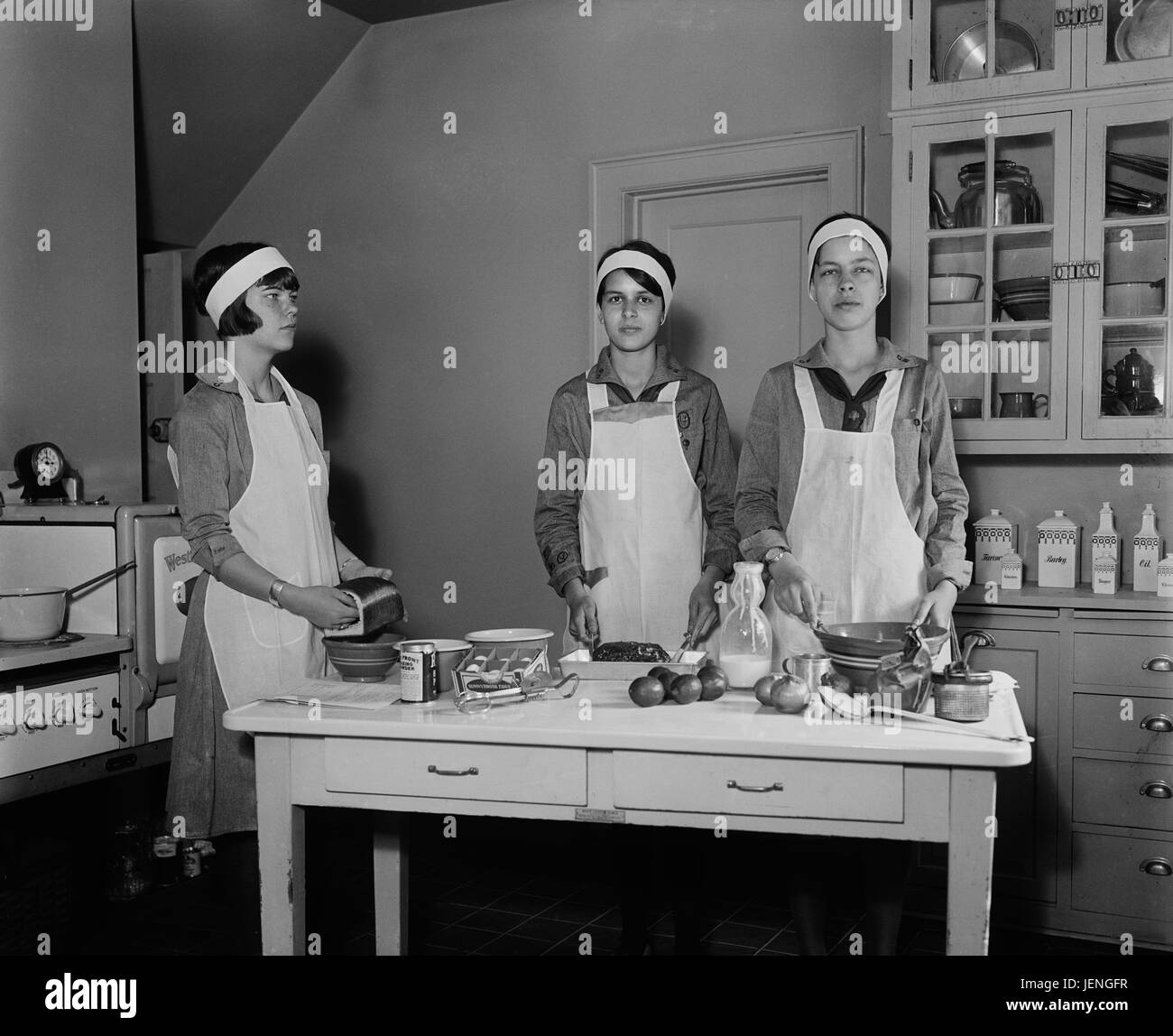 Food preparation 1930s hi-res stock photography and images - Alamy