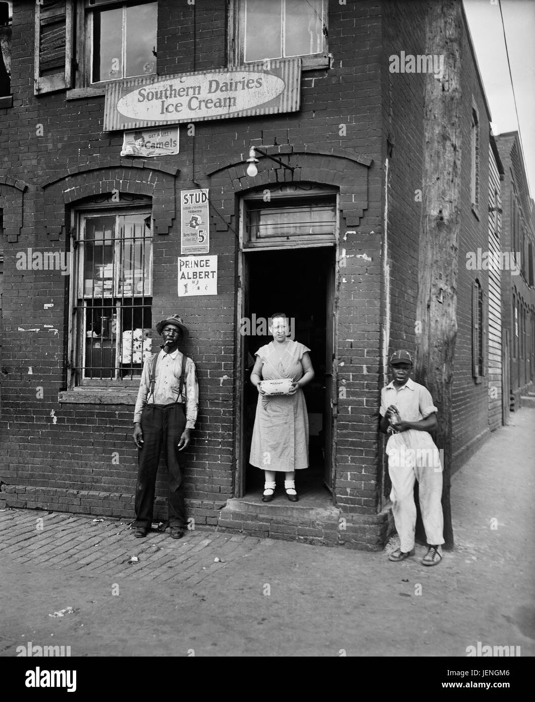 1935 slum hi-res stock photography and images - Alamy