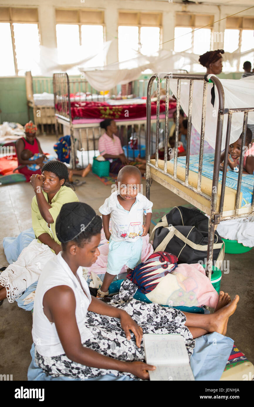Africa hospital ward patients beds hi-res stock photography and images ...