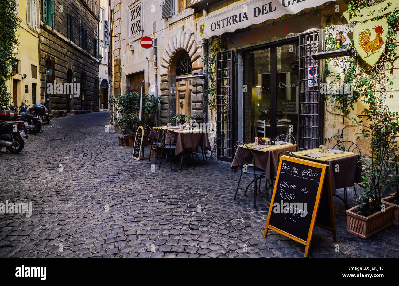 Rome cafe vespa hi-res stock photography and images - Alamy