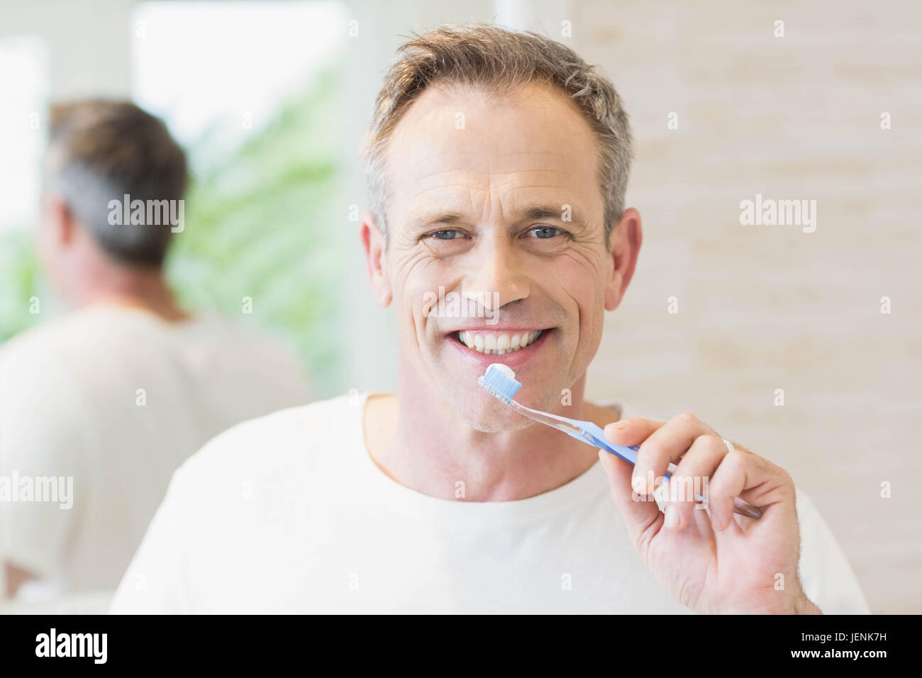 Handsome man brushing his teeth Stock Photo - Alamy