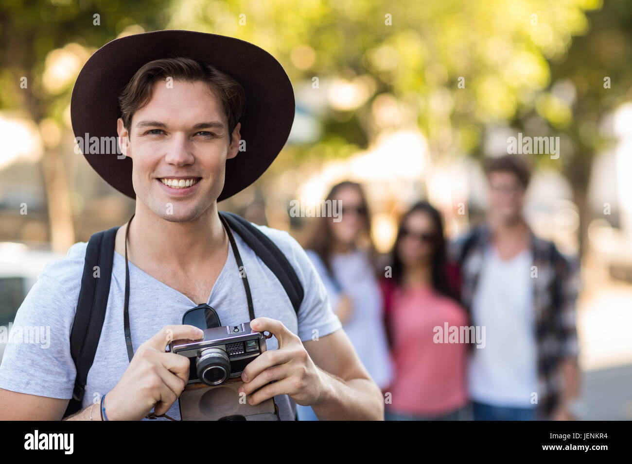 Man holding digital camera hi-res stock photography and images - Alamy