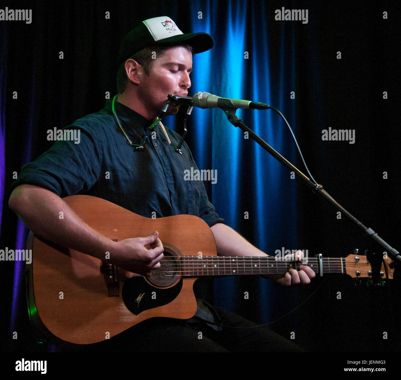 Australian singer songwriter hi-res stock photography and images - Alamy