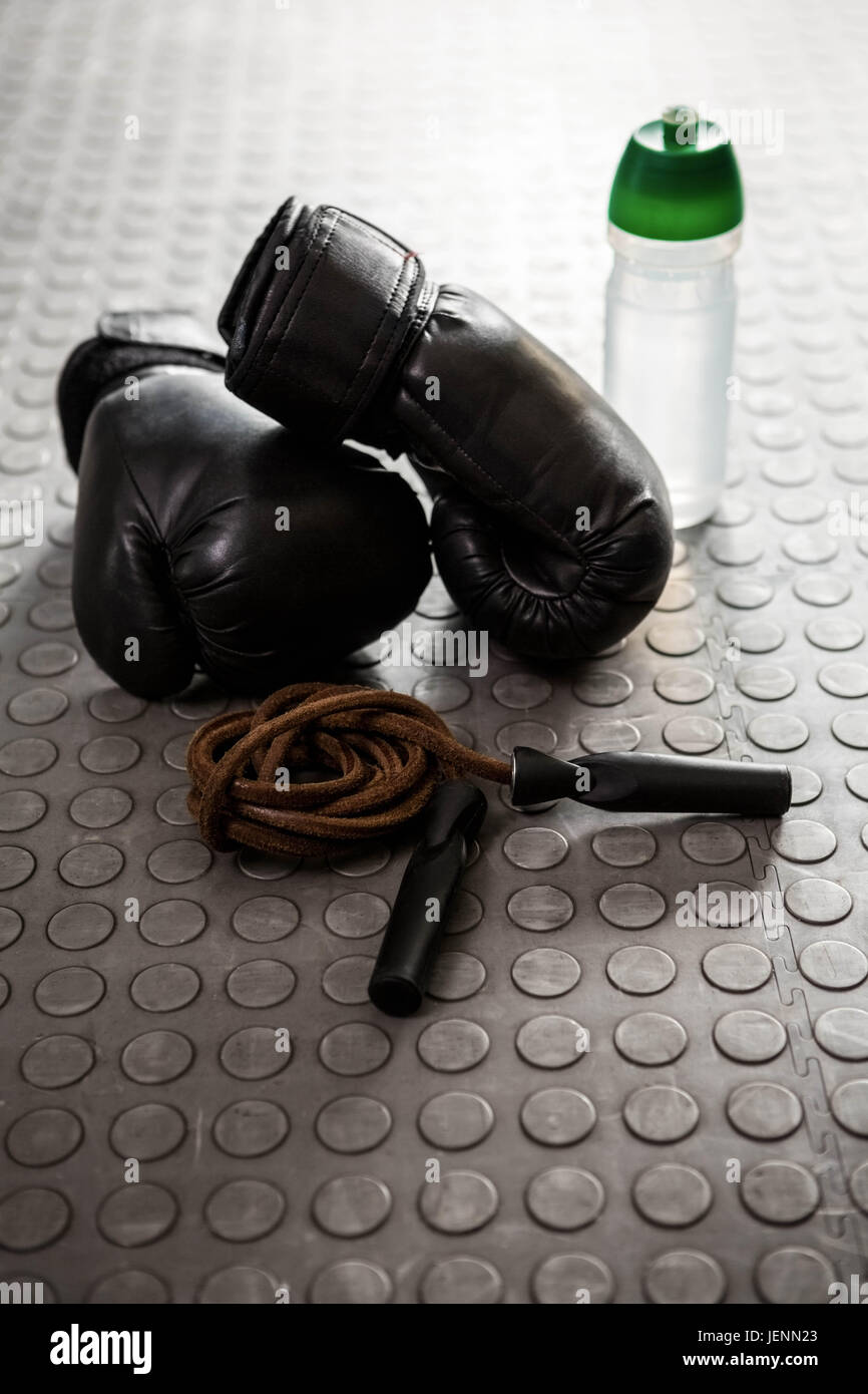 Boxing gloves skipping rope hi-res stock photography and images - Alamy