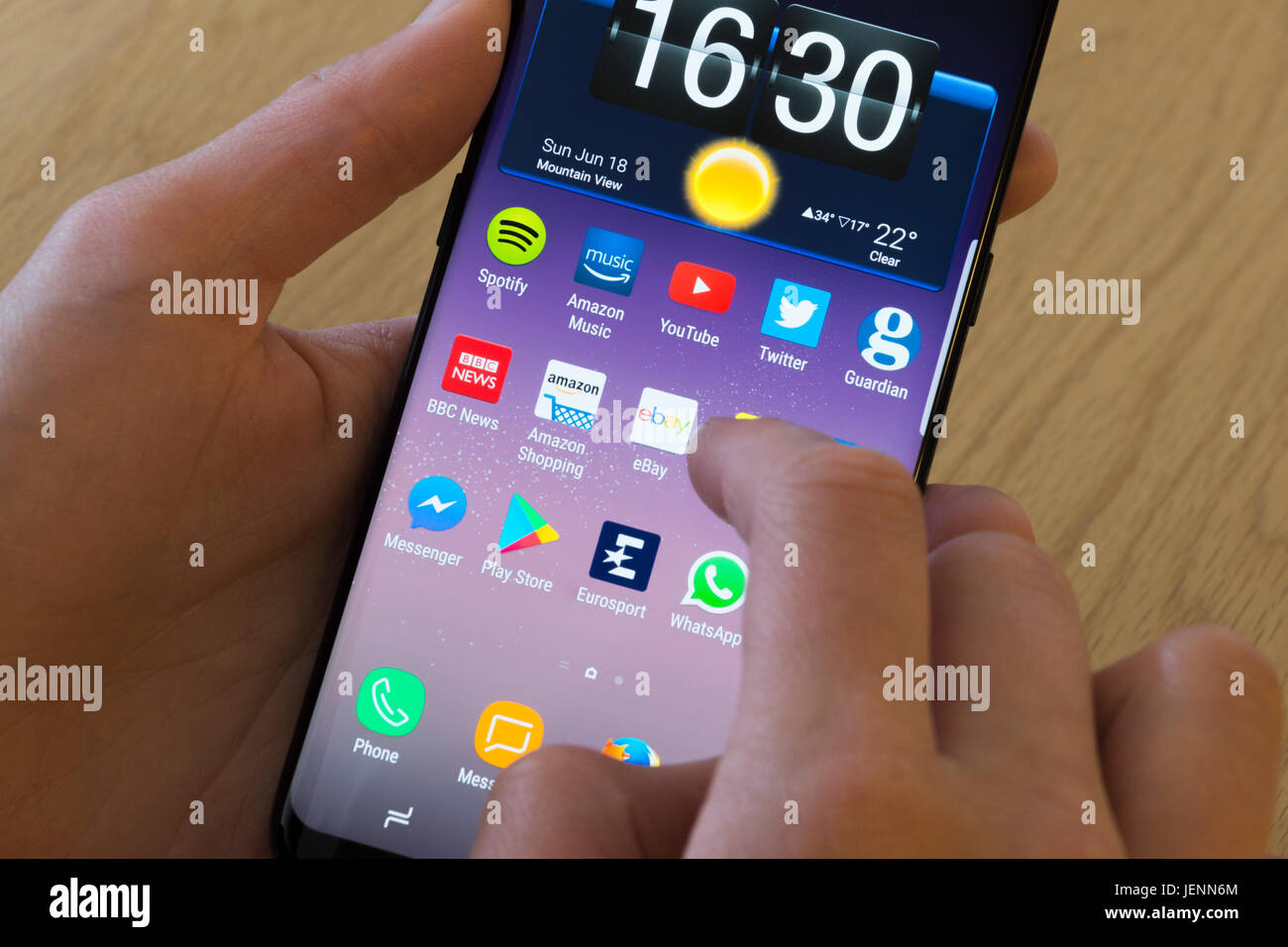Ebay app phone hi-res stock photography and images - Alamy