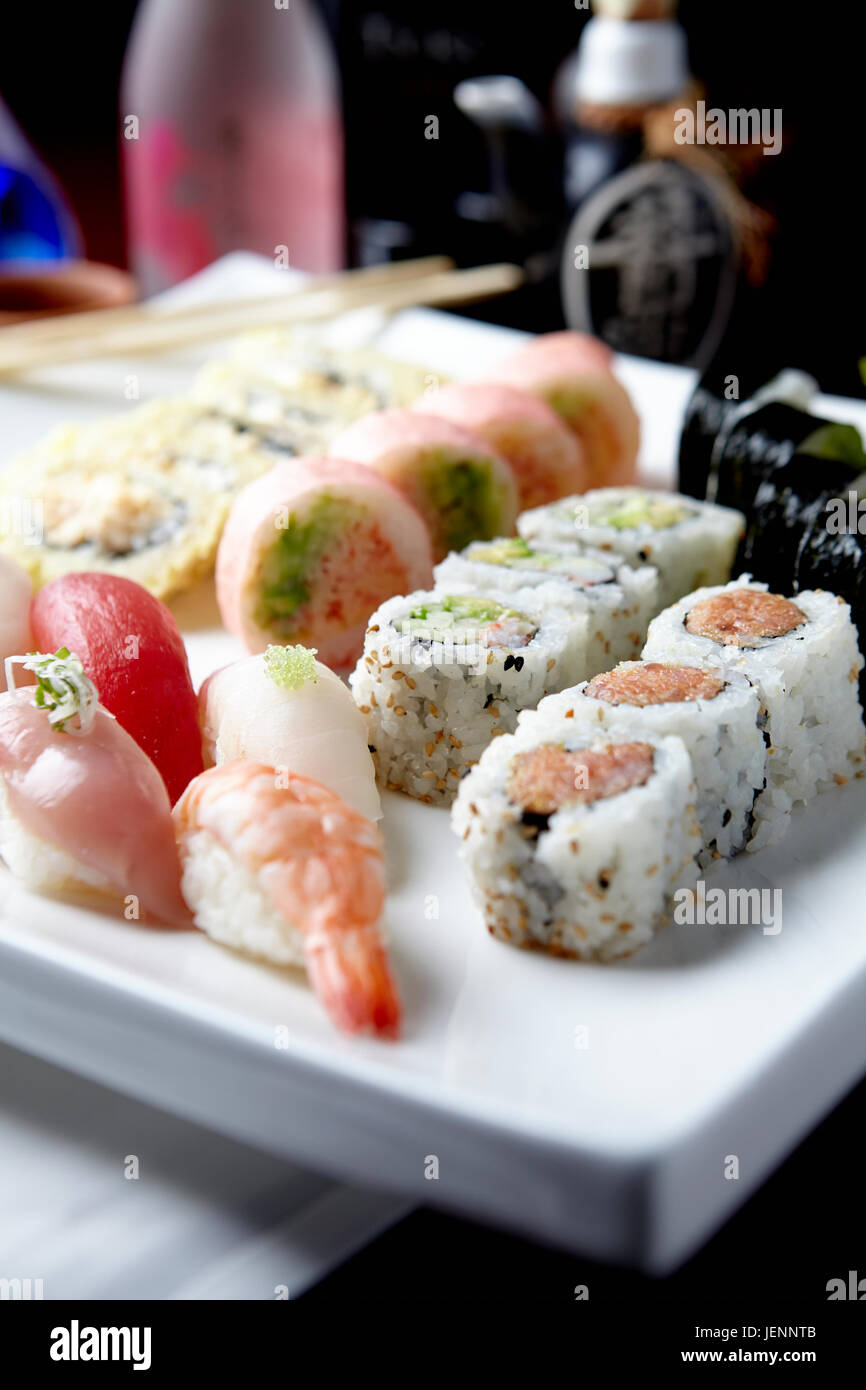 Spring roll sushi hi-res stock photography and images - Alamy