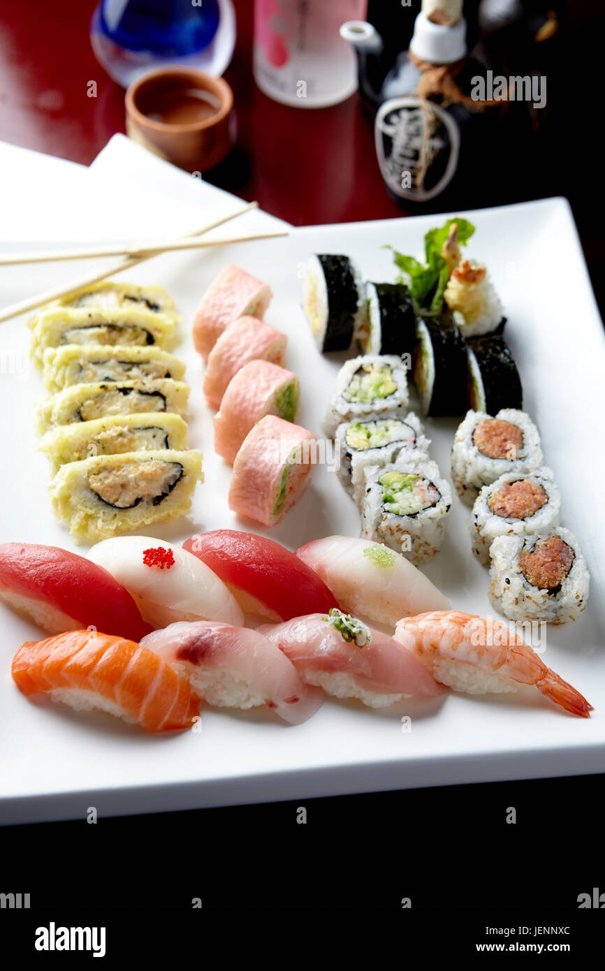 Spring roll sushi hi-res stock photography and images - Alamy