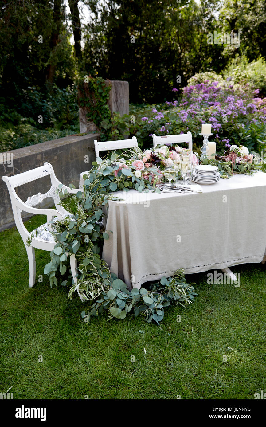 Dining table chairs centerpiece hi-res stock photography and images - Alamy