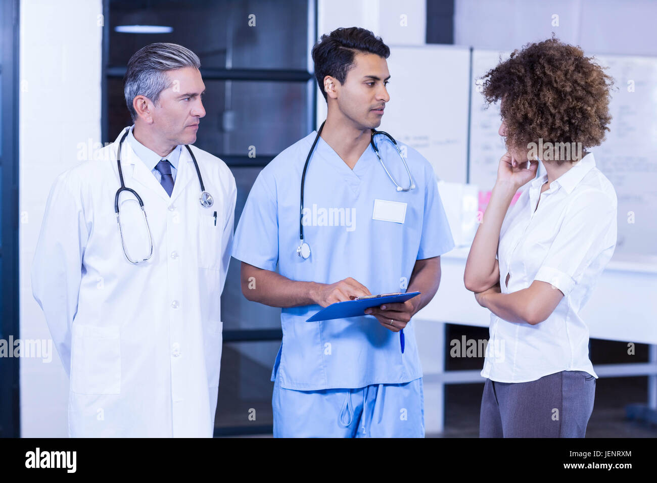Medical staff having discussion hi-res stock photography and images - Alamy